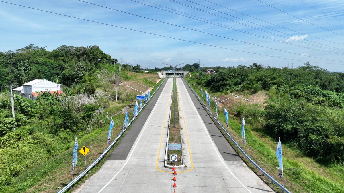 Urai Kepadatan dari Tol Cipularang, Jasa Marga Operasikan Jalur Fungsional Tol Japek II Selatan ...