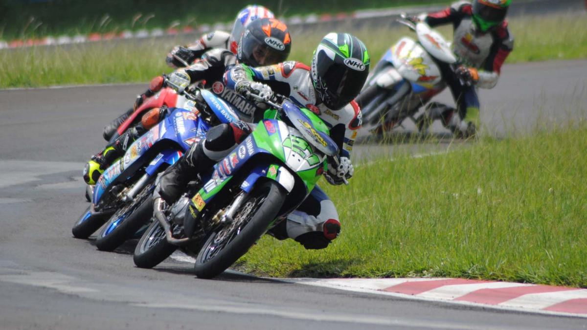 Nostalgia Balapan Indoprix di Indonesia: Mobil Mewah Berjejer di ...