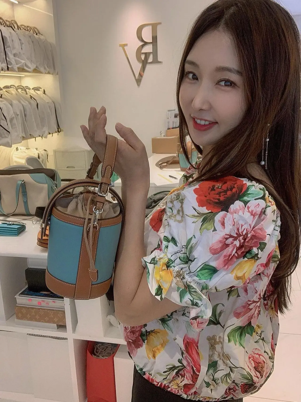 Berusia 51 Tahun, Ini 7 Potret Lee Sujin Dokter Gigi yang Awet Muda - Hot Liputan6.com