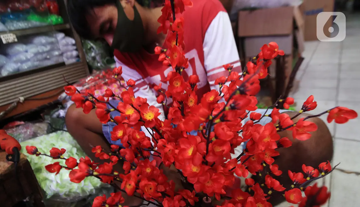 FOTO: Bunga Meihua, Ornamen yang Hanya Ada Saat Imlek - Foto Liputan6.com