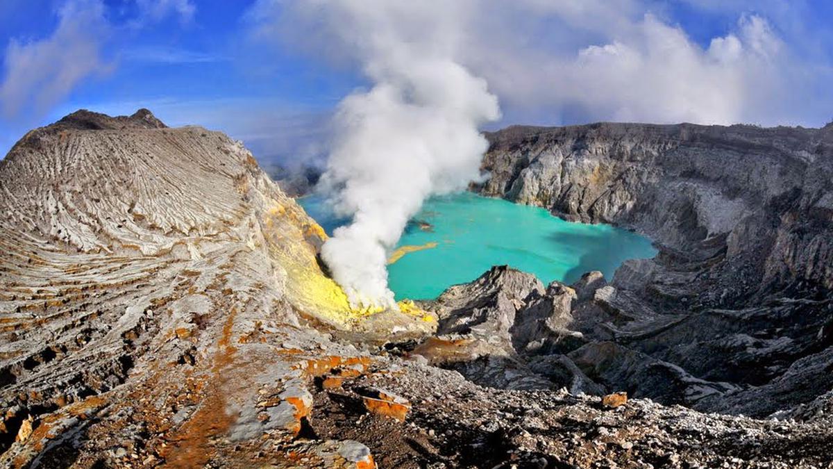Kawah Ijen, Danau Pink...Ini 7 Tempat Paling 'Aneh' di Dunia - Global ...