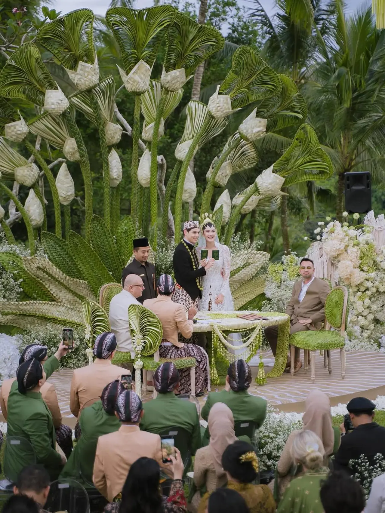 6 Potret Raffi Ahmad Jadi Saksi Nikah Luna Maya dan Maxime Bouttier: Air Mataku Jatuh Bukan ...