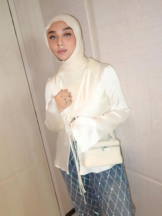 6 OOTD Hijab Super Simpel Nggak Butuh Jarum Pentul untuk Hari Lebaran Anti Ribet ala Margin ...
