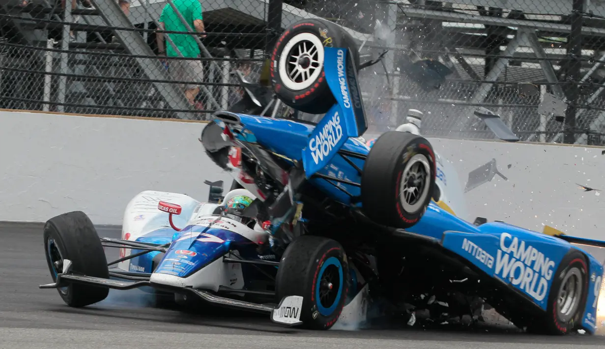 Detik-Detik Tabrakan Hebat Scott Dixon di Arena Balap IndyCar 500 ...