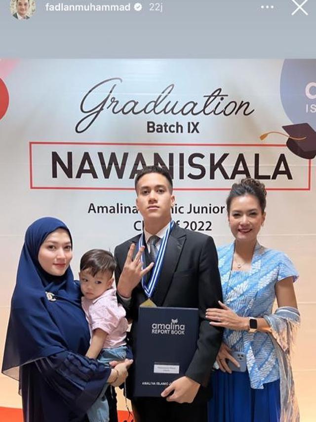 Jarang Tersorot, Potret Anak Kembar Fadlan Muhammad Wisuda SMP, Ganteng ...