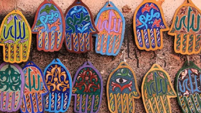 15 Jimat Keberuntungan dari Seluruh Dunia, Bisa Bawa Hoki? - Global ...