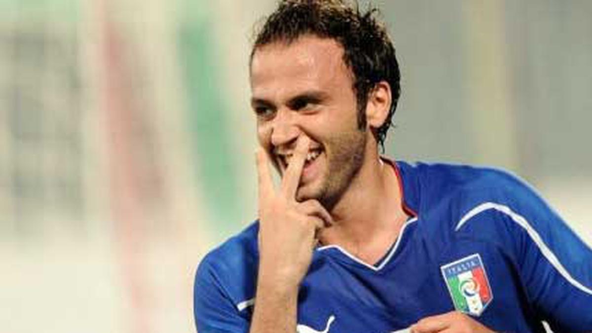 Pazzini Loloskan Italia - Bola Liputan6.com