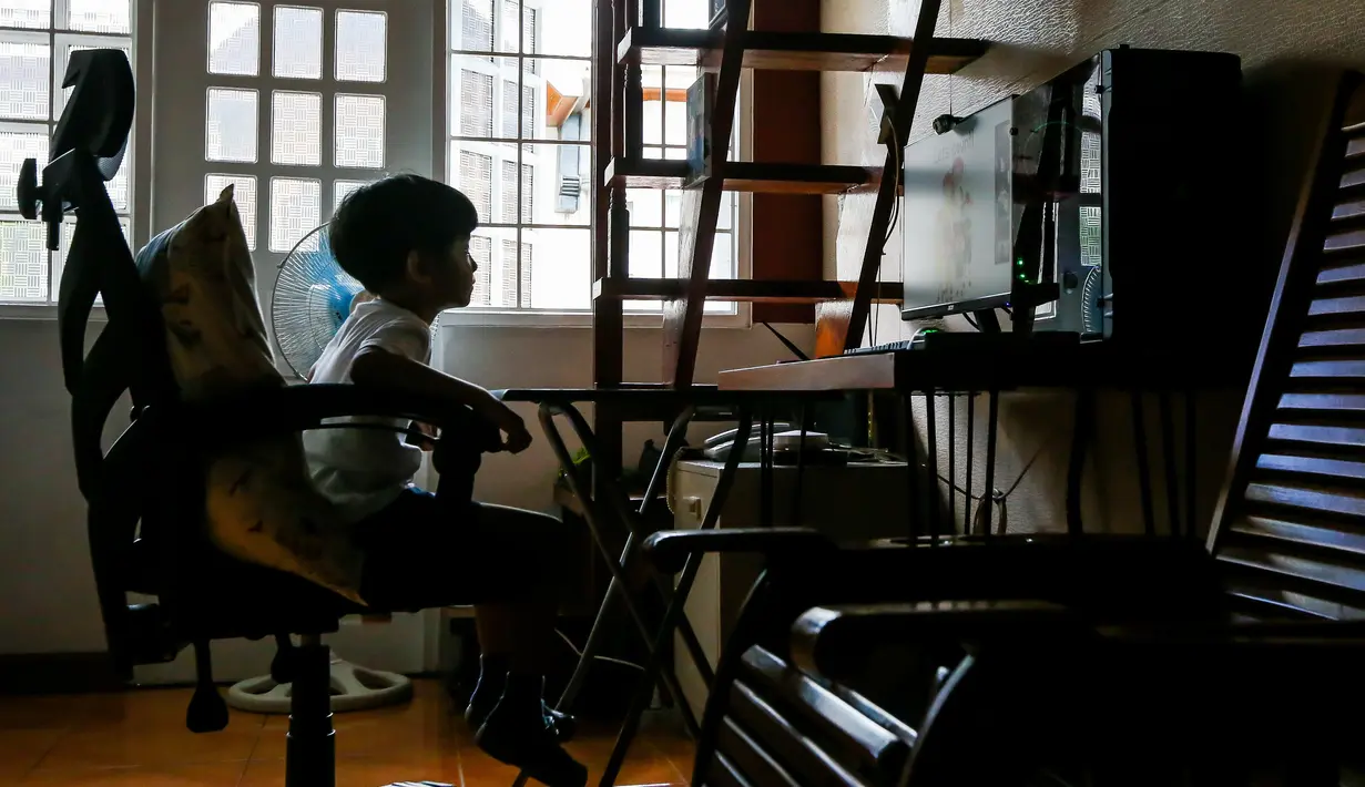 FOTO: Hari Pertama Sekolah secara Daring di Filipina - Foto Liputan6.com