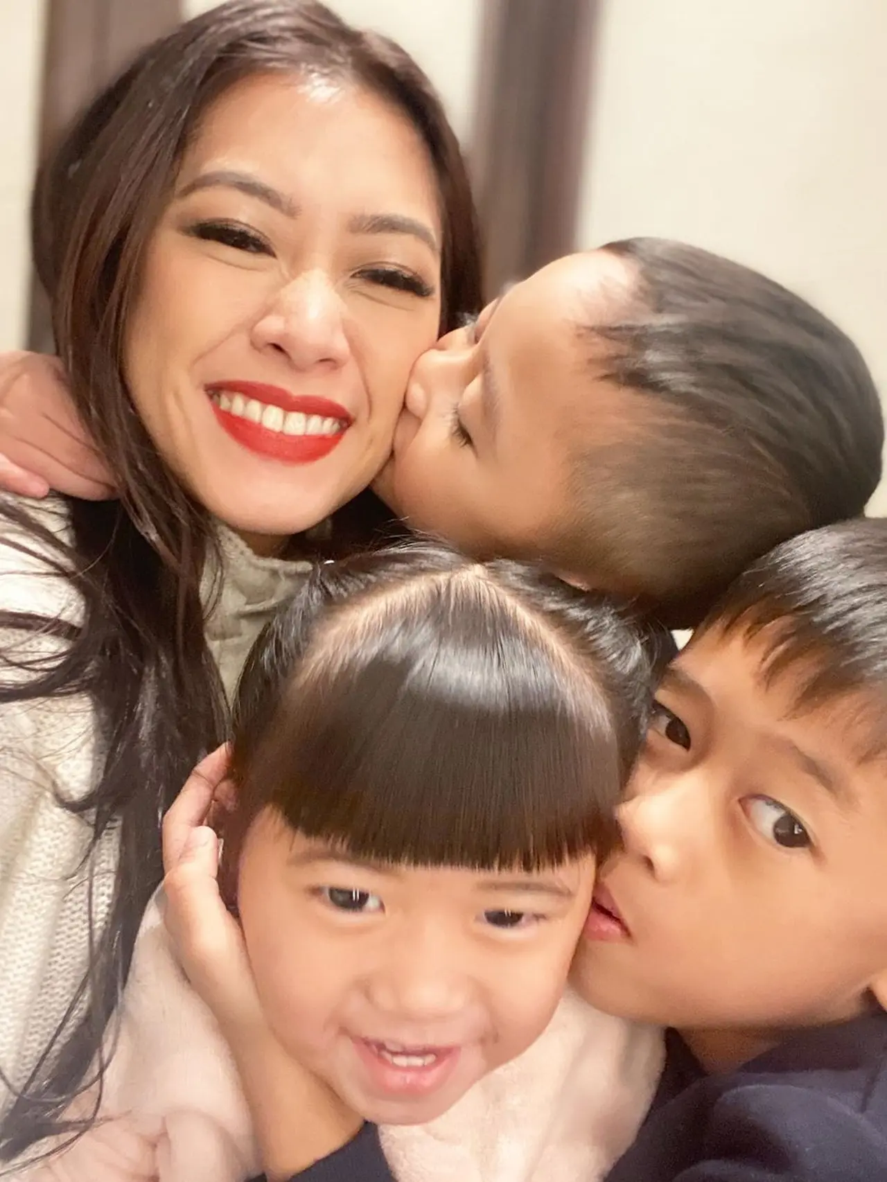 Jadi Mama Milenial, Ini 6 Potret Aliya Rajasa Asuh Ketiga Anaknya - Hot ...