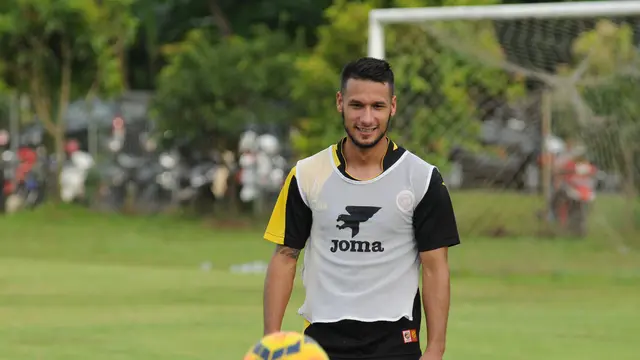 Tak Punya Klub Usai Kontrak Diputus SFC, Ini Kata Raphael Maitimo ...