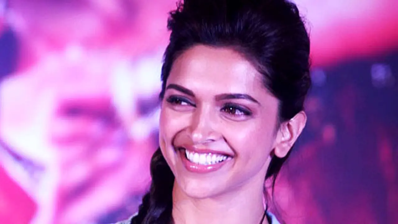 Deepika Padukone Raih Artis Terbaik di Idea Filmfare Awards - ShowBiz ...