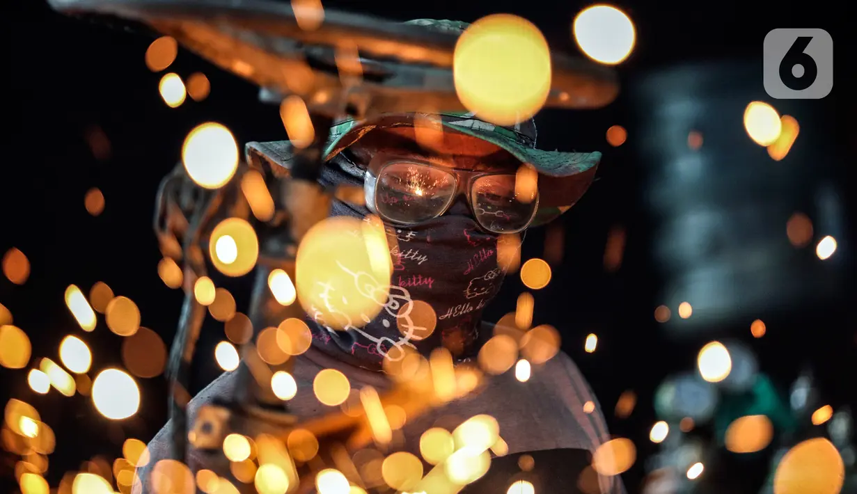 FOTO: Nasib Kopaja Tua yang Kini Dijual Kiloan - Foto Liputan6.com