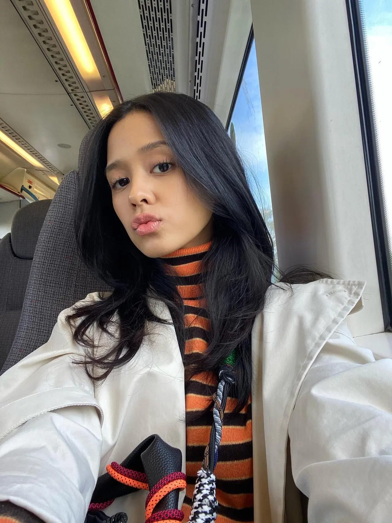 Potret Cantik Givina Lukita, Pemeran "Erna" di Film Sewu Dino yang Kini ...