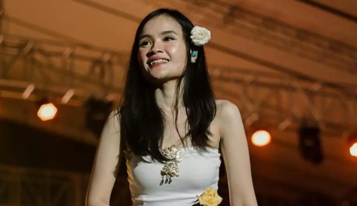 Busana Etnik dan Batik Jadi Ciri Khas Fanny Soegi Bornean Saat Manggung - Foto Liputan6.com