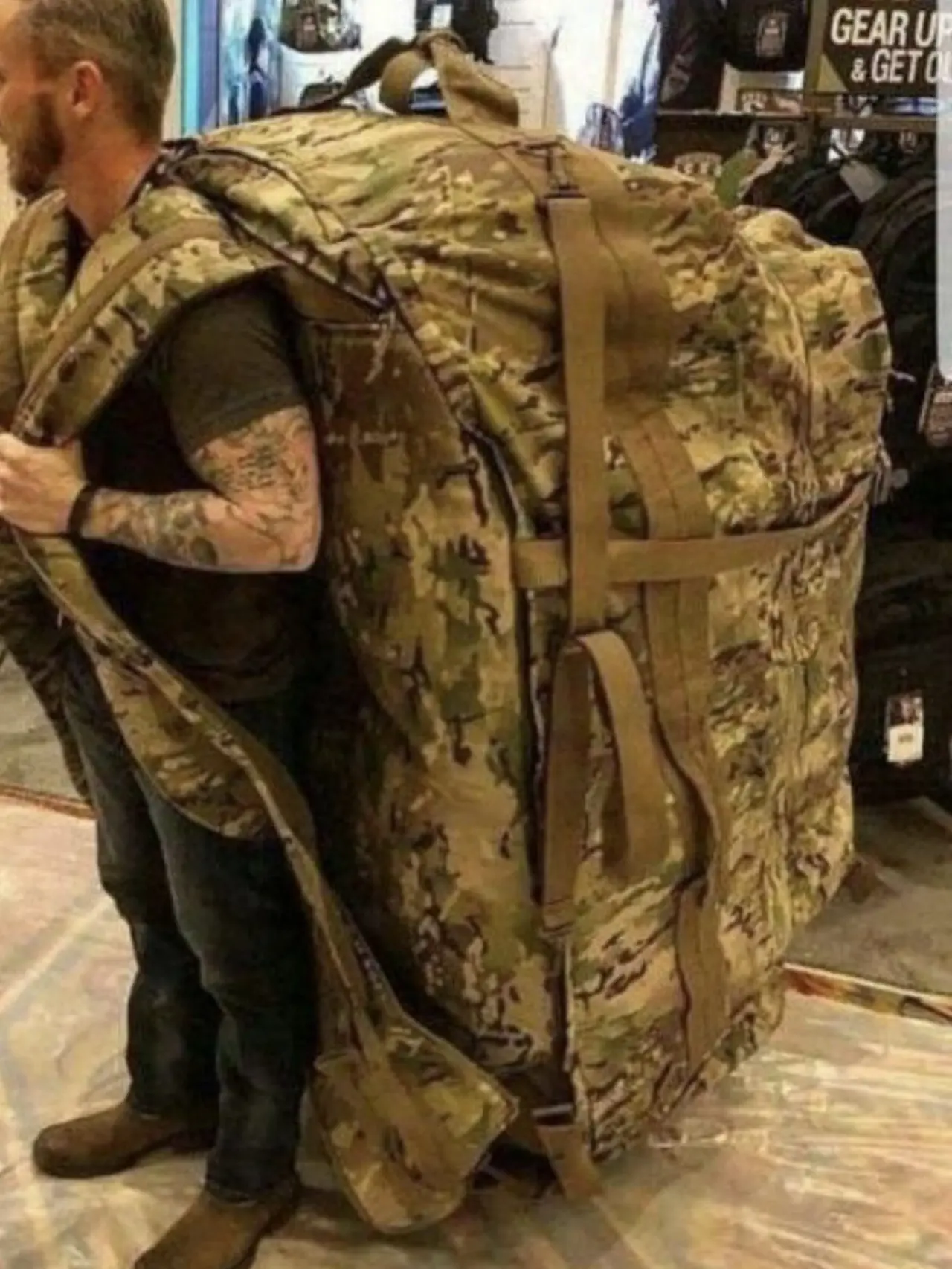 6 Tas Ukuran Raksasa Ini Nyeleneh, Netizen: Muat Harapan Orang Tua ...