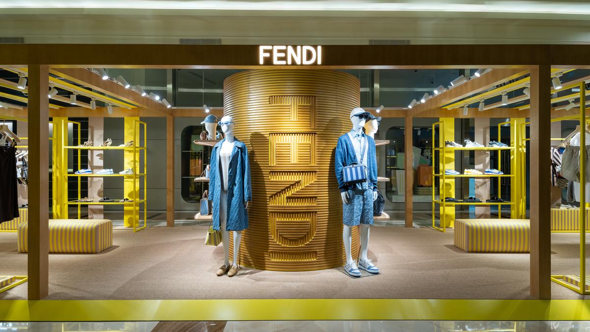 Semarak Perayaan Koleksi Musim Panas Terbaru, FENDI Hadirkan Pop Up di ...