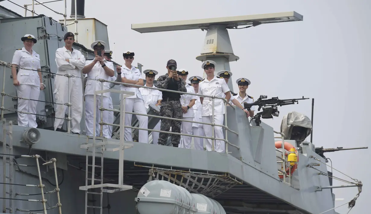 Perkuat Kemitraan Strategis, Kapal Angkatan Laut Kerajaan Inggris Bersandar di Jakarta - Foto ...