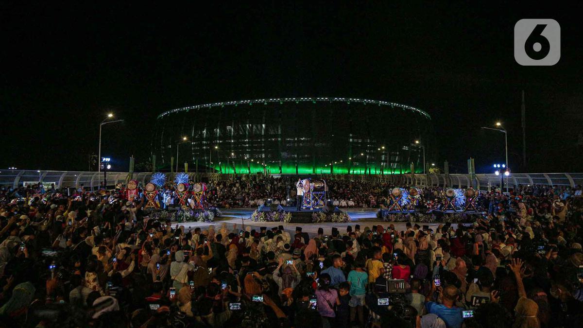 FOTO: Antusiasme Masyarakat Menyaksikan Festival Tabuh Bedug Malam ...