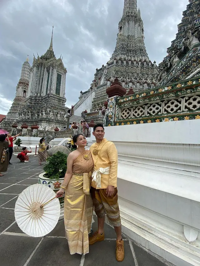 Anak Asuh Jadi Kekasih, 8 Potret Edwin Bahari Pacar Brondong Anisa ...