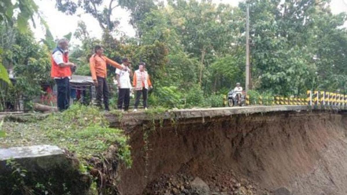 Ini 3 Titik Longsor di Blora Imbas Hujan Berhari-hari - Regional ...