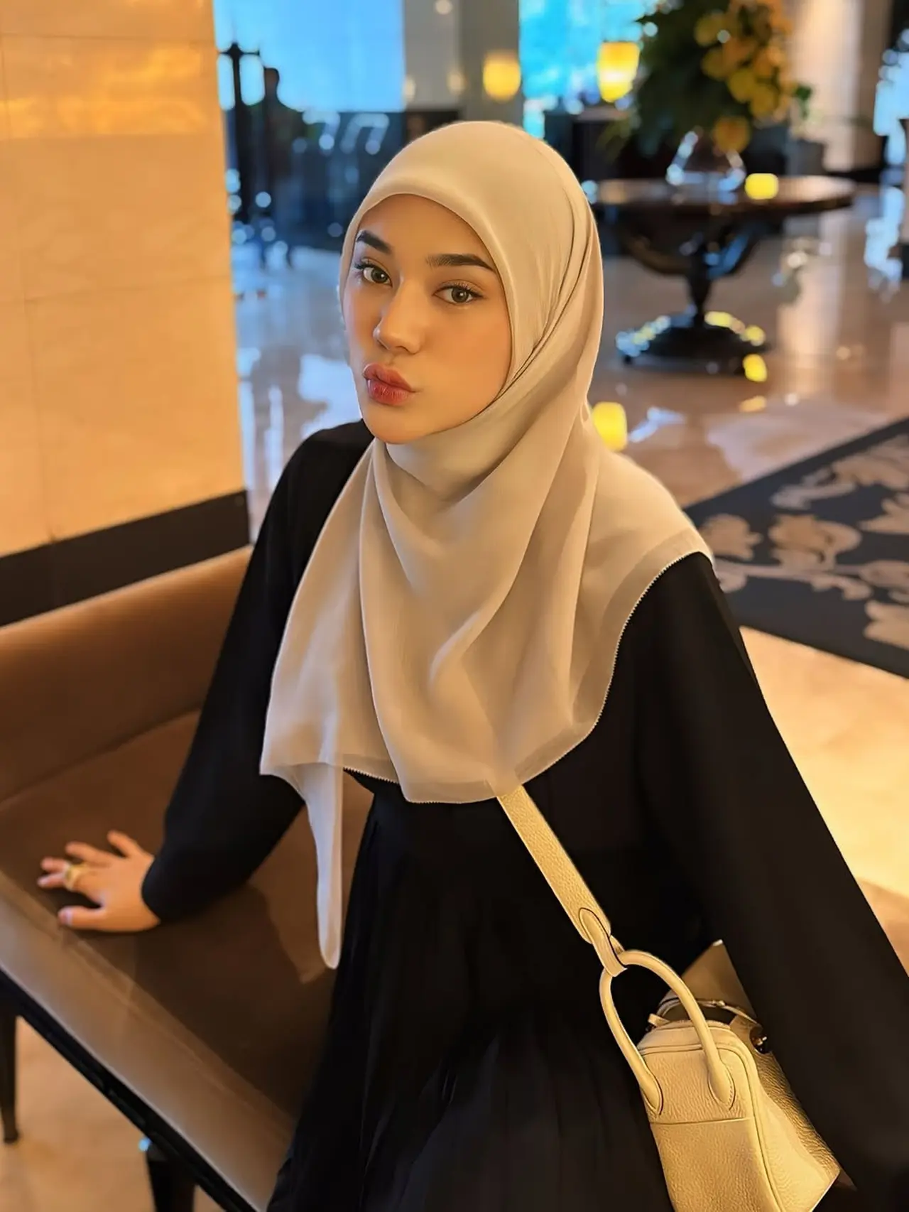 Intip Gaya Clara Shinta, Sosok Menginspirasi dengan Pesona Hijab dan ...