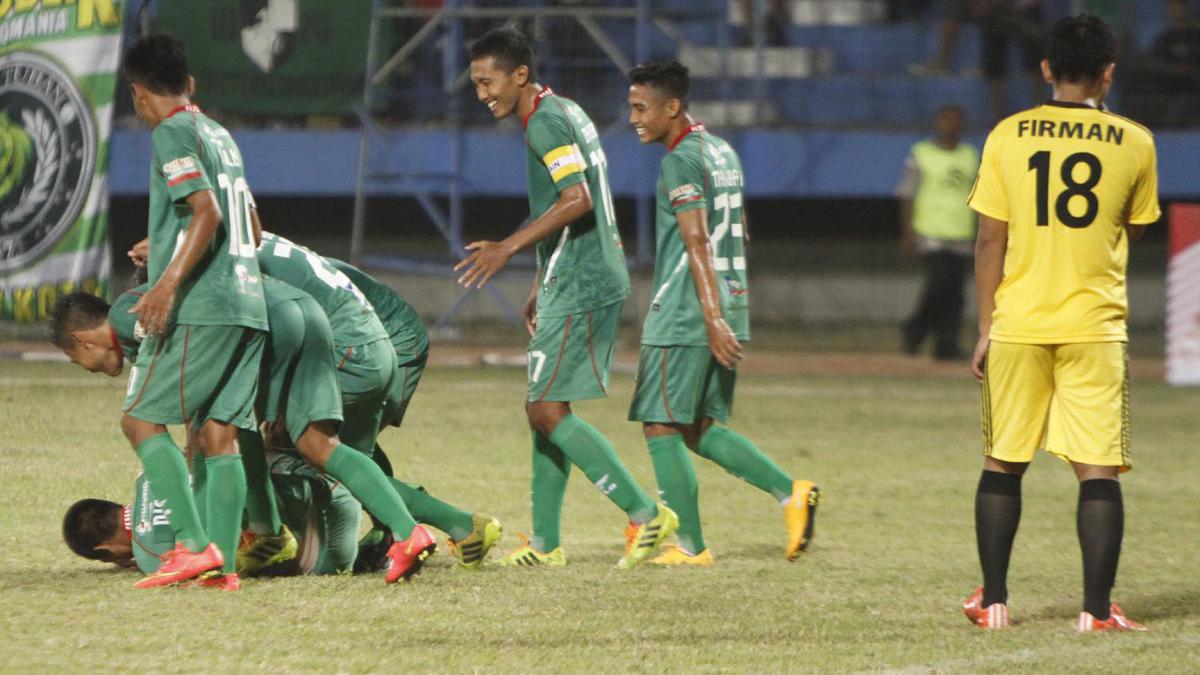 Diwarnai Dua Kartu Merah, Persatu Gasak Persebo
