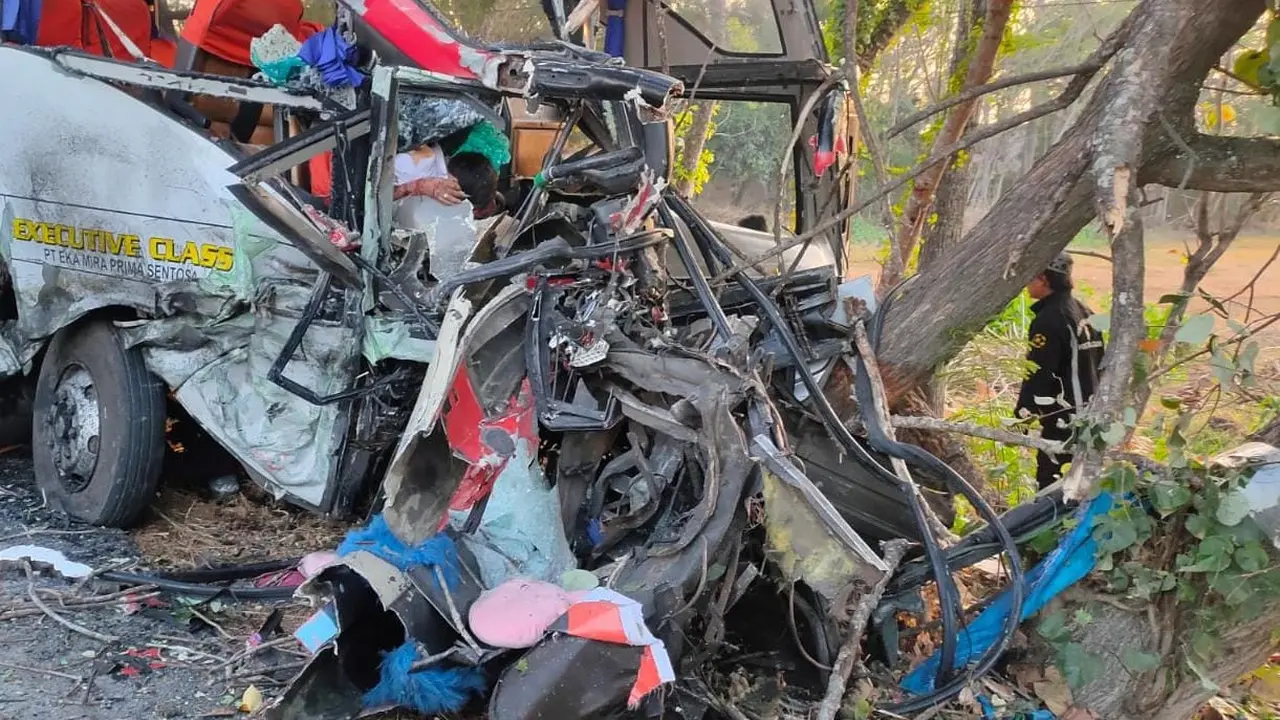 Kronologi Tabrakan Adu Banteng Bus Eka Vs Sugeng Rayahu di Ngawi yang ...