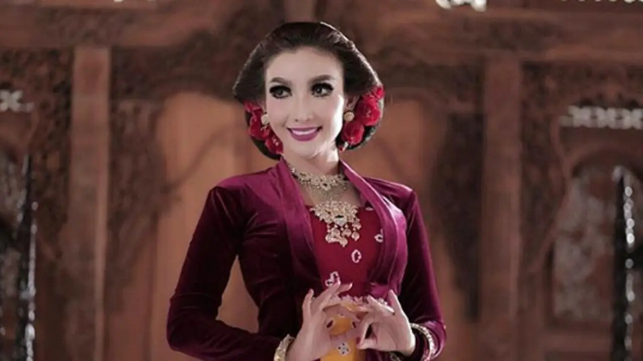 Ini Rutinitas Roro Fitria Sebelum Jalani Sidang - ShowBiz Liputan6.com