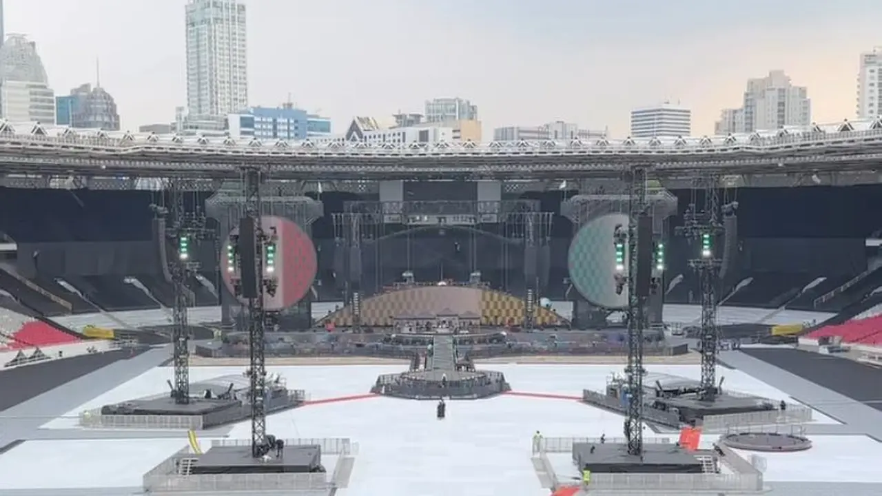 Bersiap, Ini Tampilan Set Panggung Konser Coldplay Jakarta Malam Ini ...