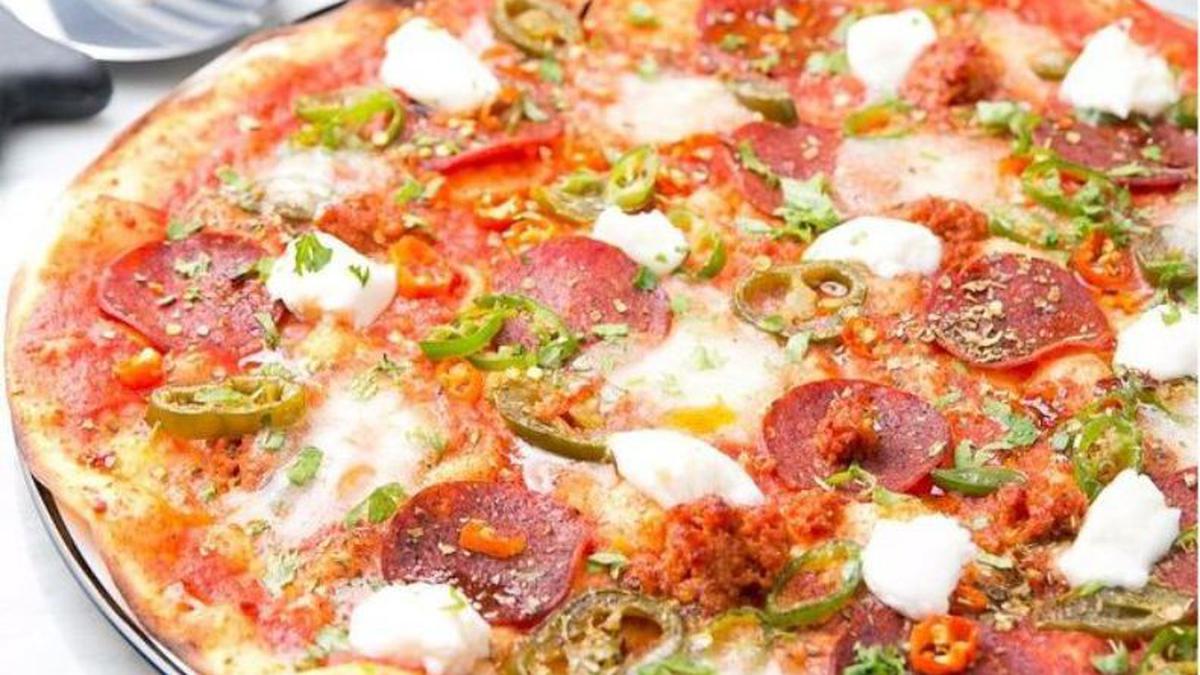 Begini Cara Makan Pizza Biar Makin Enak