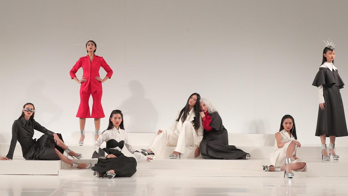 Tutur Emosi dan Kreasi Tri Handoko dalam Rangkaian Busana - Fashion ...