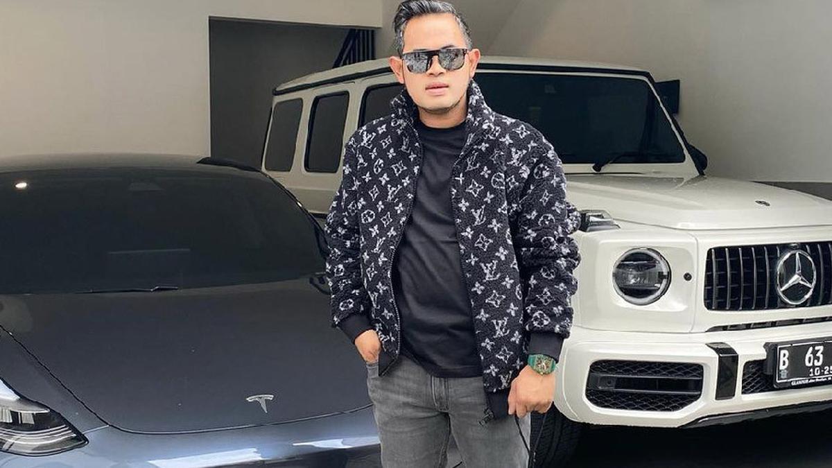 Intip Koleksi Mobil Mahal Crazy Rich Malang, Punya Toyota Supra hingga ...