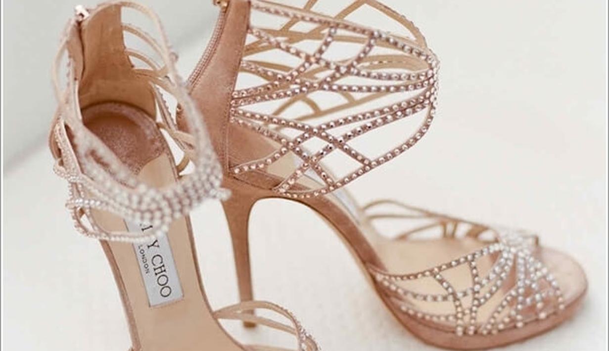 8 Sepatu Pesta Pink Lembut dan Mewah Untuk Tampilan Super Manis - Photo ...