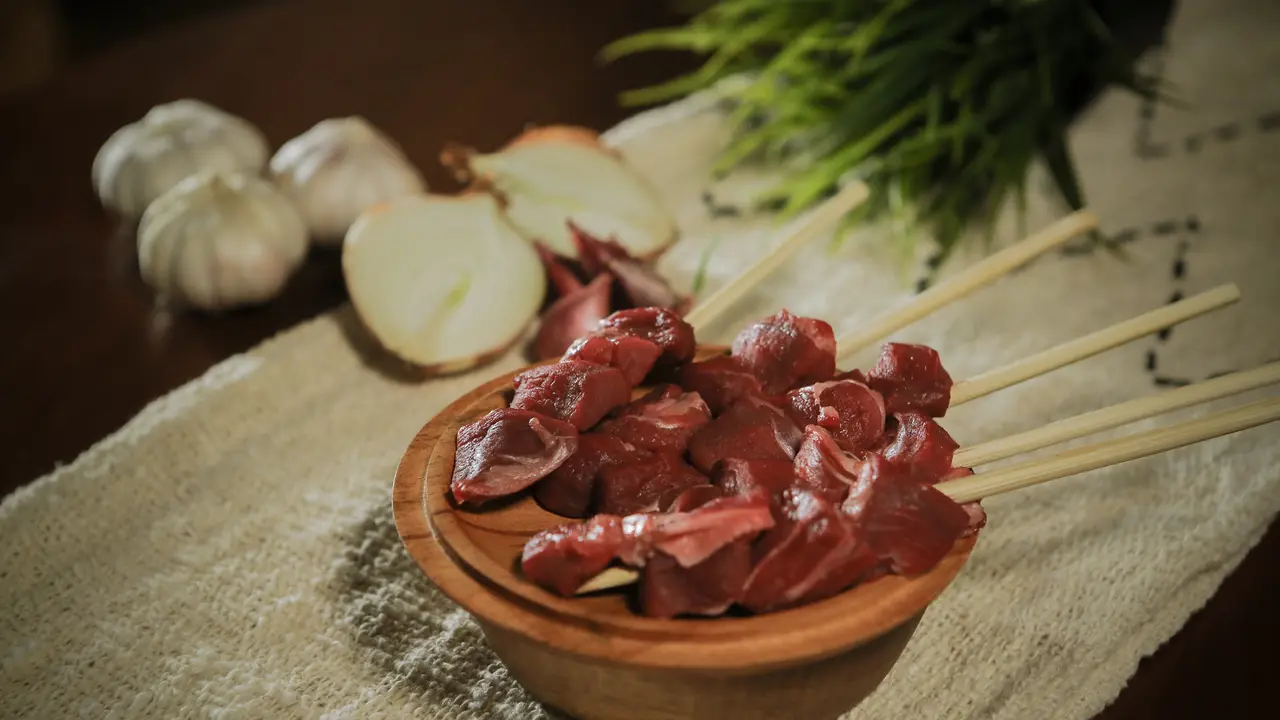 5 Tips Membuat Daging Sapi Cepat Empuk Pakai Bahan-Bahan Alami