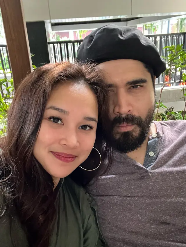 7 Potret Terbaru Rizky Hanggono Bareng Kekasih, Sudah Dekat dengan Anak ...