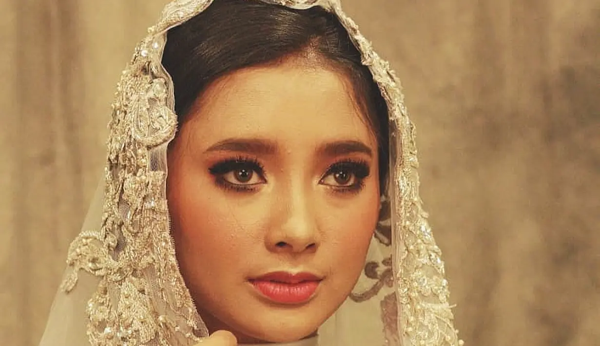 FOTO: Pesona Ayu Devi Raki Jatim 2018 dalam Balutan Hijab, Anggun dan ...