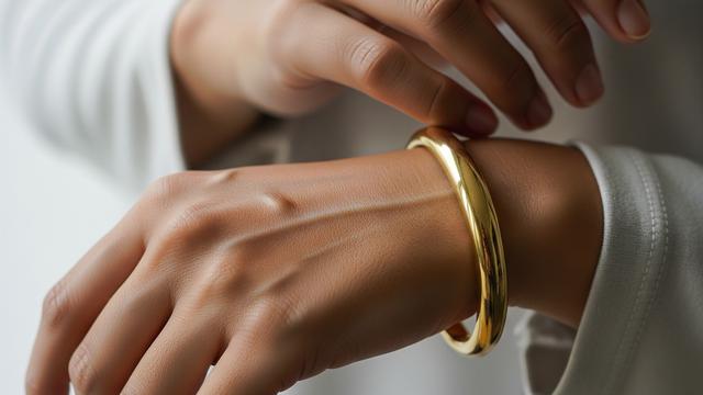 9 Model Gelang Emas Klasik untuk Ibu Rumah Tangga Usia 40 Tahun, Nyaman ...