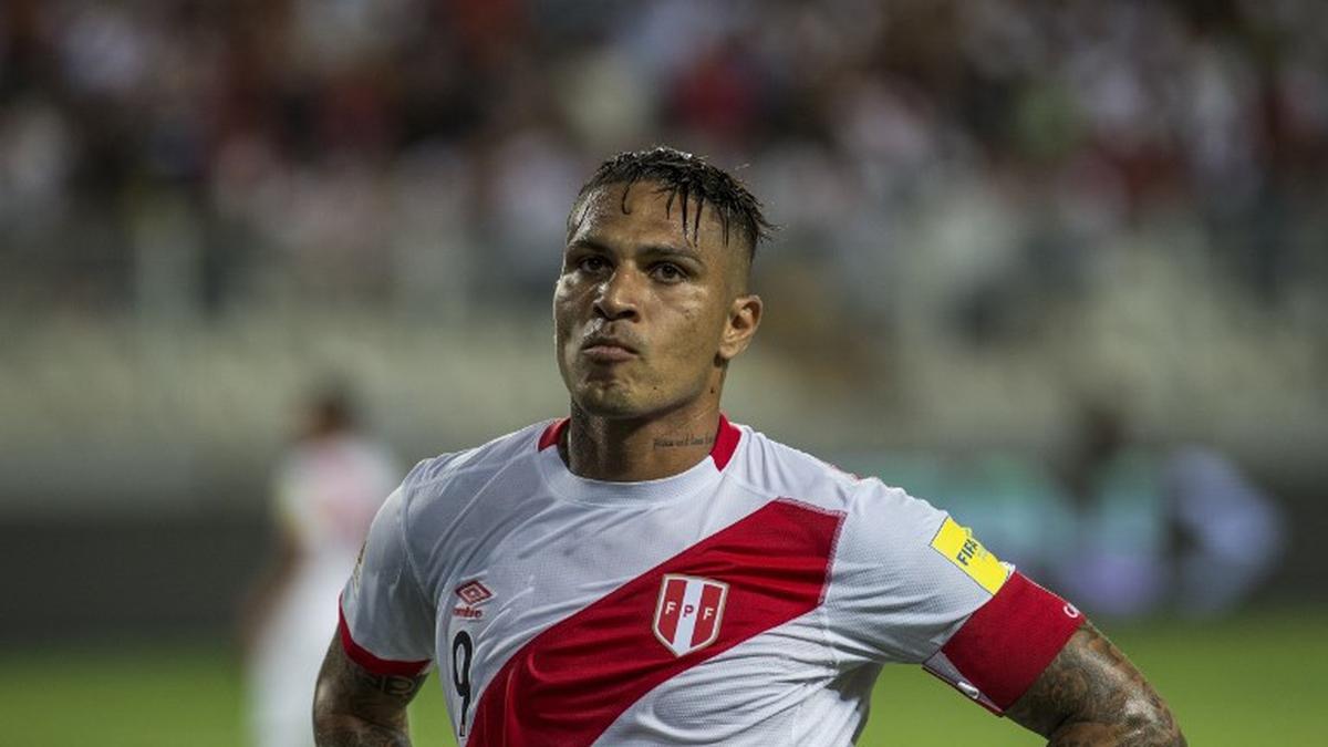 Badan Penuh Tato, Kapten Peru Curi Perhatian di Piala Dunia - Bola ...