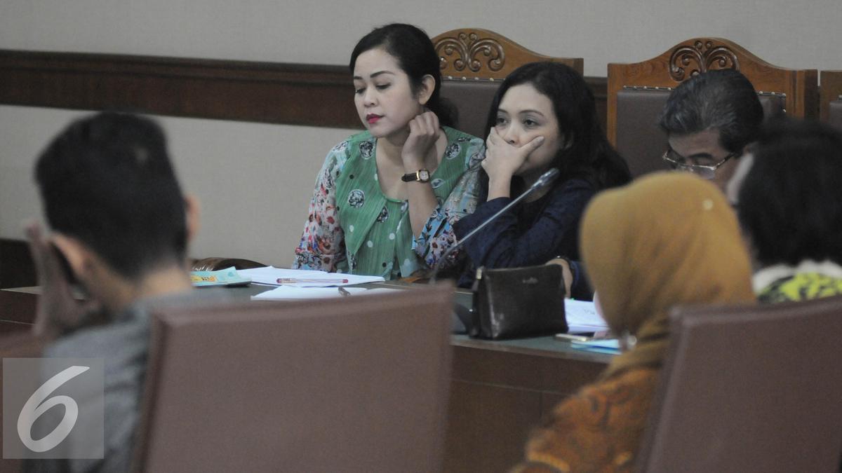 Ekspresi Dessy Ariyanti Edwin dan Julia Prasetyarini Saat Ikuti Sidang Lanjutan - Foto Liputan6.com