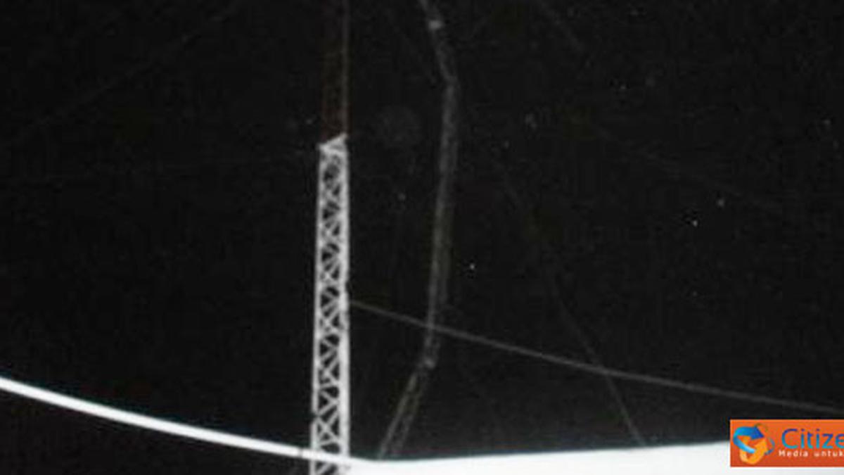 Hujan lebat, Antena Radio Roboh
