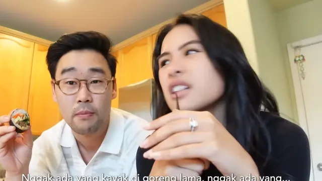 8 Momen Maudy Ayunda dan Jesse Choi Masak Rendang Kimbab, So Sweet - Hot Liputan6.com