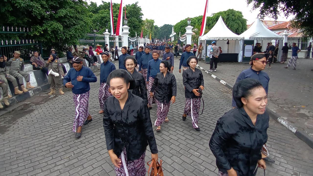 Saat Sultan Hamengku Buwono X Berdiri 3 Jam Sambut 12 Ribu Warga di ...