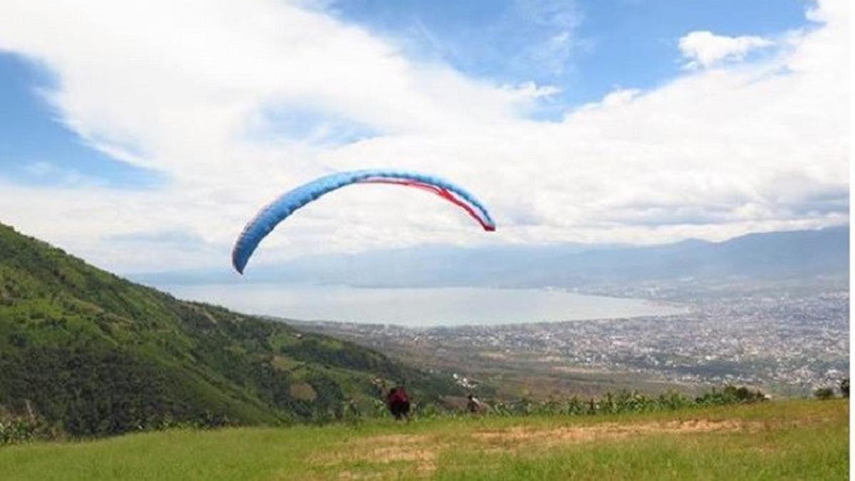 Kisah Pegunungan Matantimali Buruan Atlet Paralayang yang Terdampak ...
