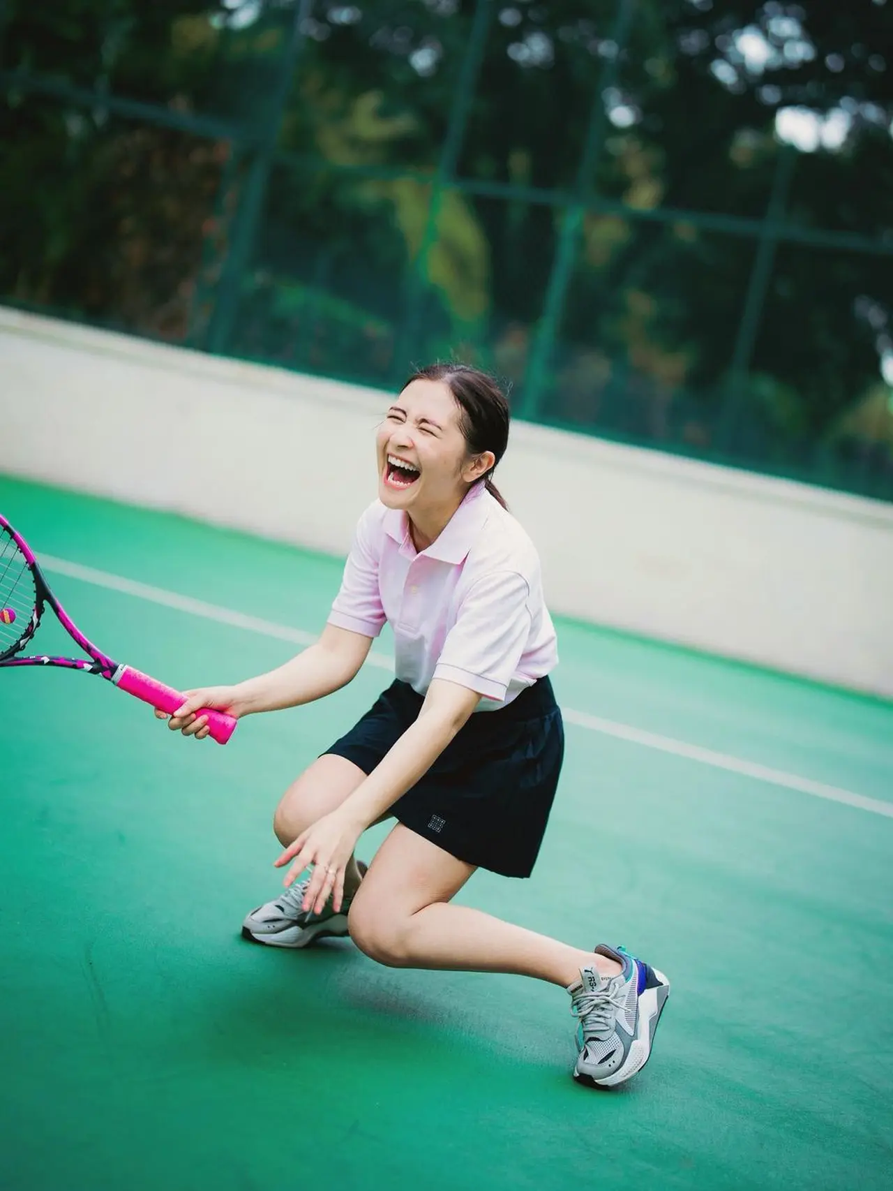 6 Potret Prilly Latuconsina Diajari Tenis Reza Rahadian, Luna Maya ...