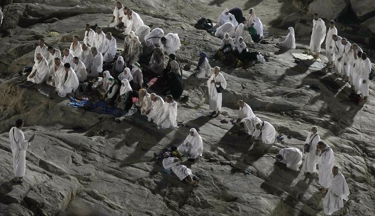 FOTO: Suasana Wukuf Jemaah Haji di Padang Arafah - Foto Liputan6.com