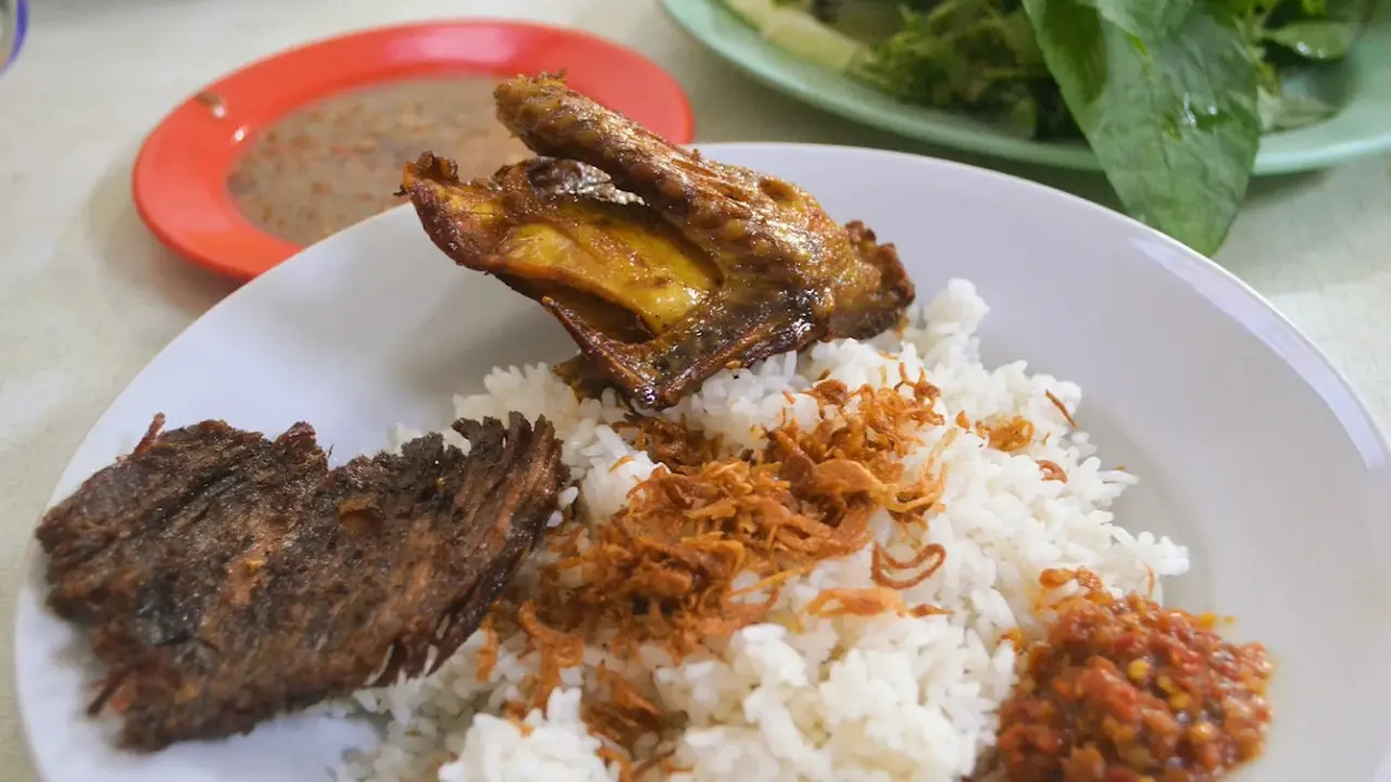 25 Tempat Makan Enak di Ciputat 2025, Favorit Warga Lokal dan Wisatawan