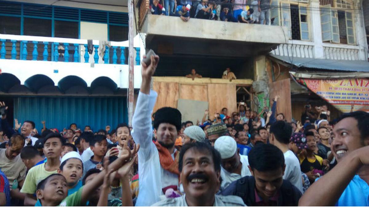 Serak Gulo, Tradisi Berebut Gula ala Orang India di Padang