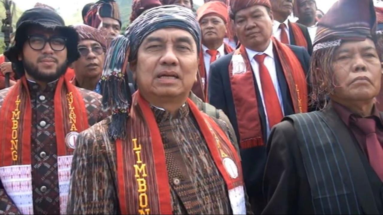 Unik, Peresmian Tugu Limbong Mulana Diwarnai Pemberian Ulos Soraburuk ...