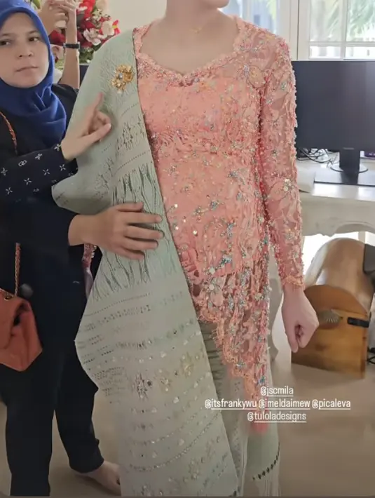 6 Gaya Kebaya Manis Jessica Mila Saat Mambosuri, Upacara 7 Bulanan Adat Batak - Photo Fimela.com