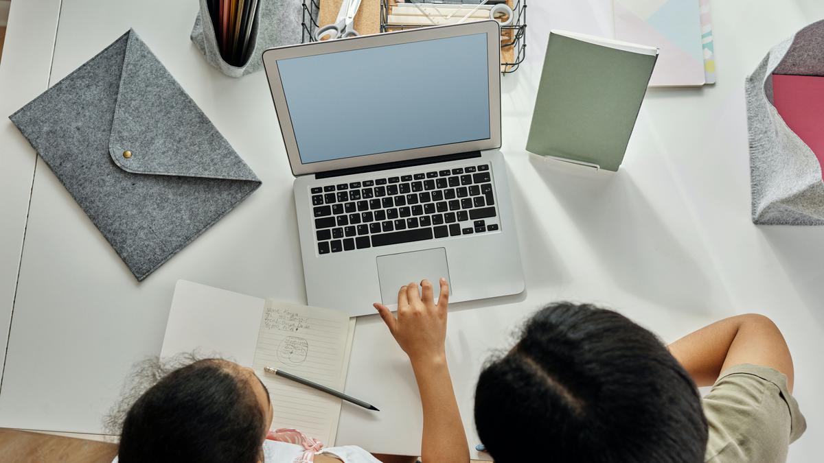 Tips Parenting yang Cocok untuk Gen Alpha di Era Digital - Parenting Fimela.com